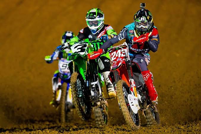 "Eli Tomac Battles Tim Gajser in Moto One, But Vision Issues Force Him ...
