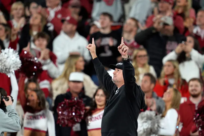 “Oklahoma Sooners Legend Bob Stoops Delivers Bold and Unwavering ...